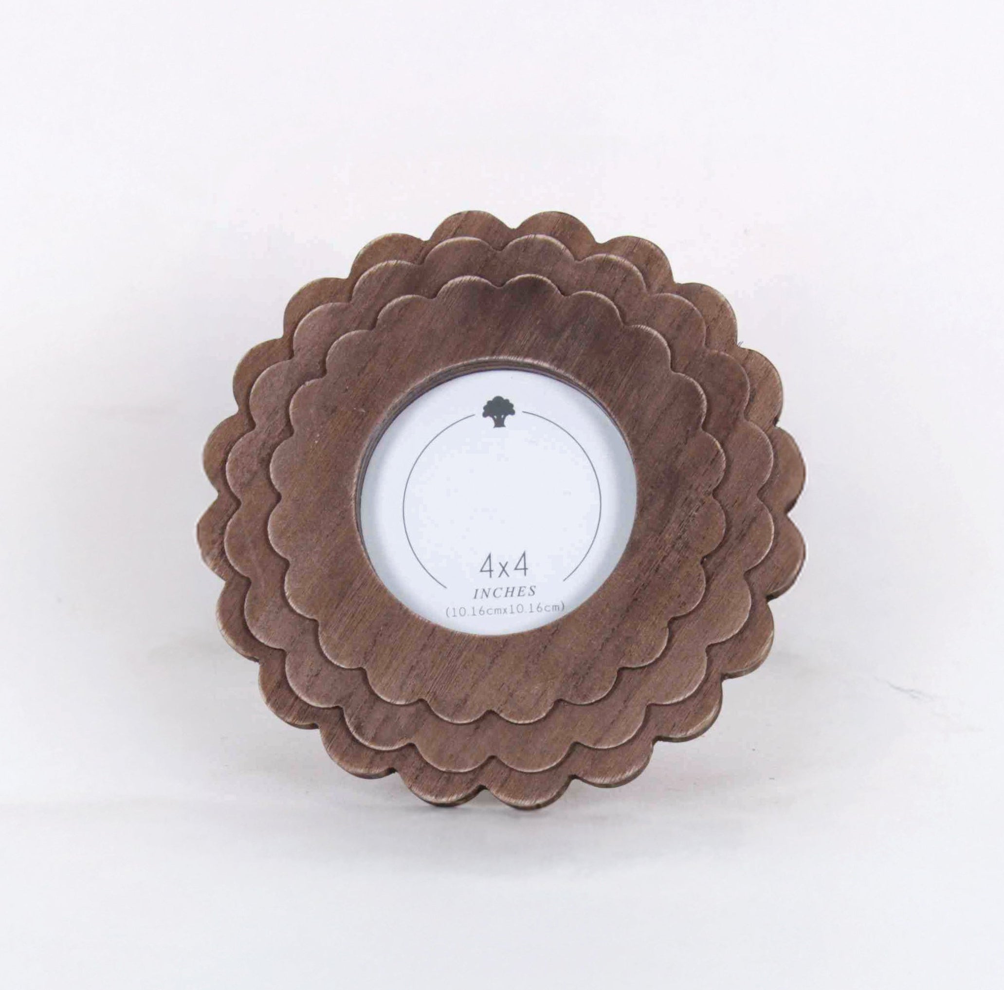 Round scalloped frame – Devanie at home